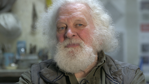 ASMR: Stone carver Ieuan Rees is unwitting YouTube hit - BBC News