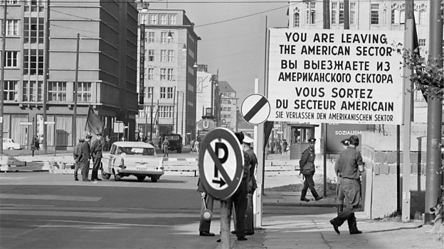 The Berlin Wall - The Cold War - KS3 History - homework help for year 7 ...
