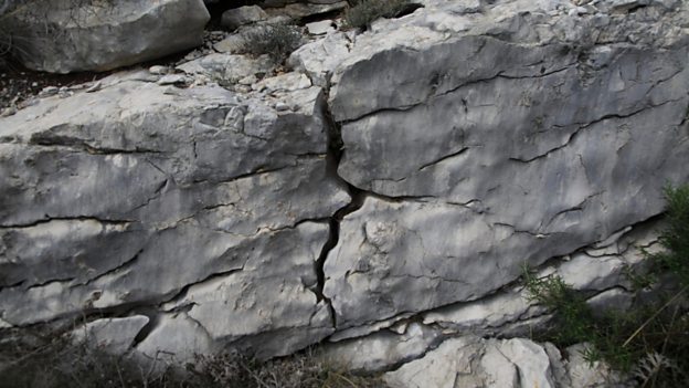 What is a limestone landscape? - BBC Bitesize