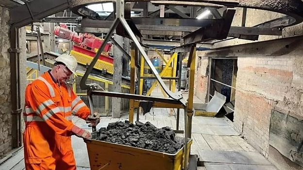 Claughton brickworks: Green tech shifts one million bricks a week - BBC ...