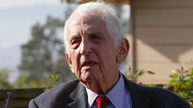 Daniel Ellsberg: Pentagon Papers whistleblower dies aged 92 - BBC News
