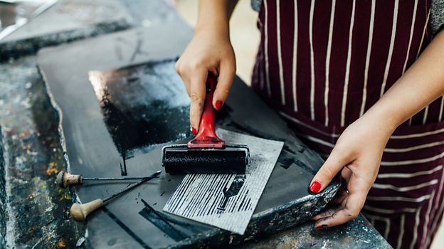 What is printmaking? | KS1 | Primary - BBC Bitesize