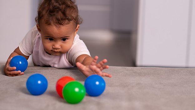 When Does Handedness Develop in Children? - BBC Tiny Happy People