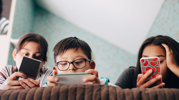 Managing your child’s gaming emotions - BBC Bitesize