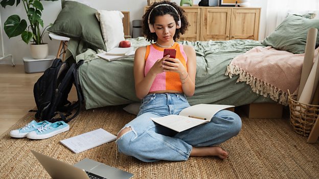 How to break phone addiction - BBC Bitesize
