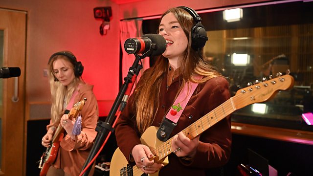 BBC Radio 1 - Rickie, Melvin and Charlie, Wet Leg in Radio 1's Live Lounge