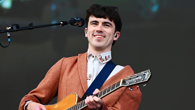 Videos - Declan McKenna - Glastonbury 2024 - BBC