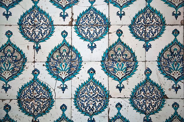 Half-drop - Pattern - GCSE Art and Design Revision - BBC Bitesize