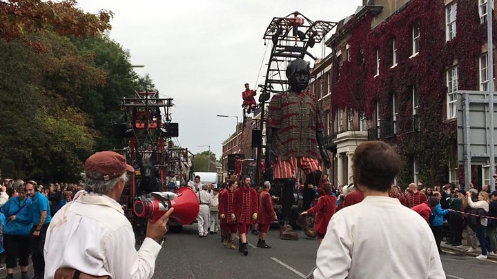 Liverpool Giants: Huge crowds turn out in city centre and Wirral - BBC News
