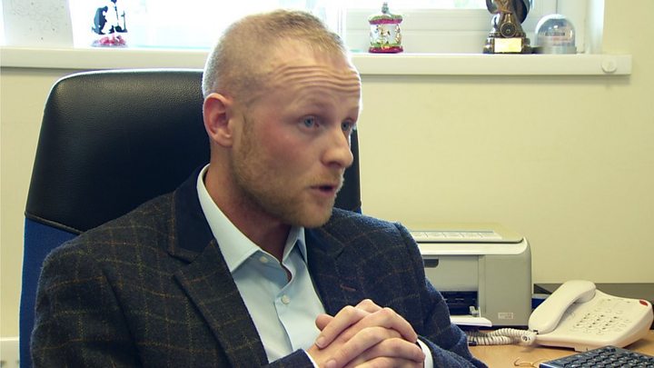 Loyalist Jamie Bryson 'forged signature to verify accounts' - BBC News