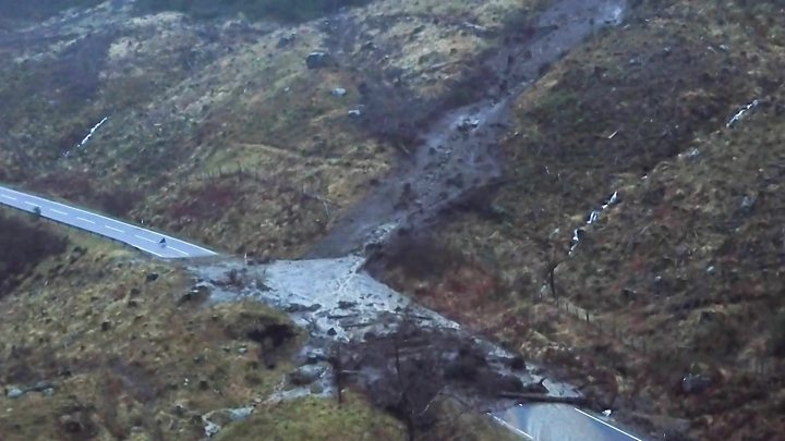 Rest And Be Thankful: A83 clear-up continues after landslip - BBC News