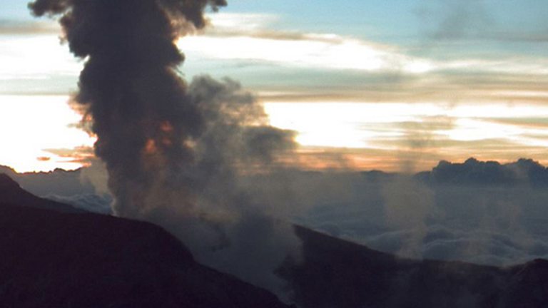 BBC Two - Volcano Live - Live volcano webcams