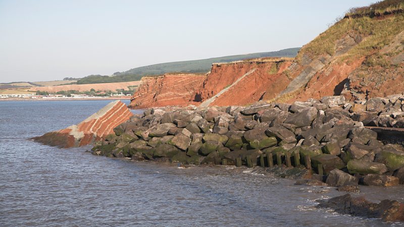 Hard engineering strategies - Coastal management - OCR - GCSE Geography ...