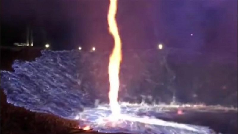El extraño y "hermoso" fuego de azufre que sorprendió a un equipo de ...