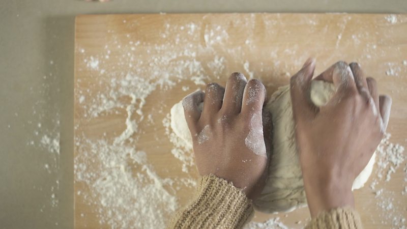 Step-by-step simple guide on how to make bread - BBC Bitesize