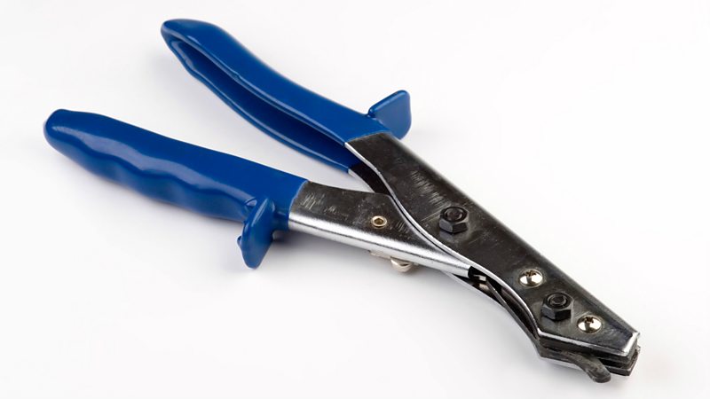 Hand tools: Hammers, fixing and cutting - Practical guide: Using hand ...