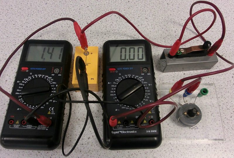 Finding the EMF and internal resistance of a cell - Revise: Electrical ...