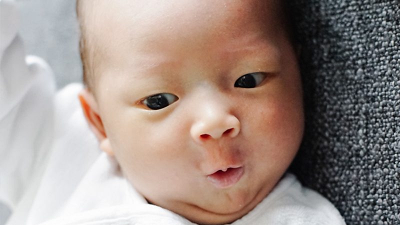 Newborn facial expressions: 5 early ways your baby communicates with ...