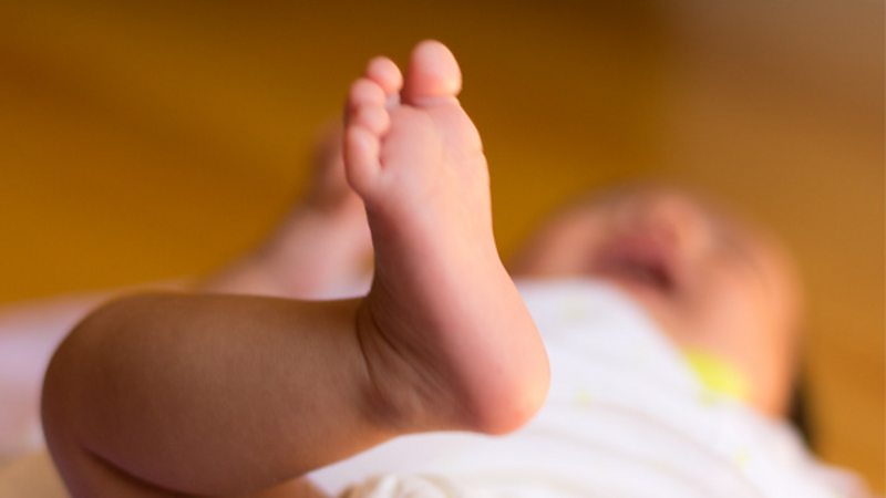 Newborn facial expressions: 5 early ways your baby communicates with ...