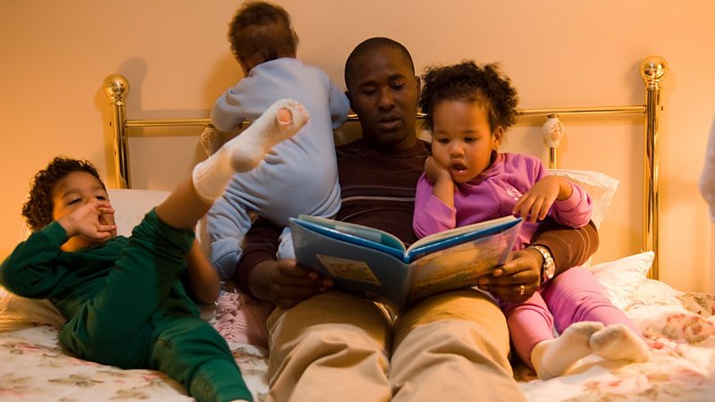 Baby and toddler bedtime routine: Top tips for parents - BBC Tiny Happy ...