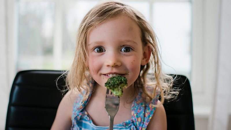 Five tips for helping your kids to eat healthily all year round - BBC ...
