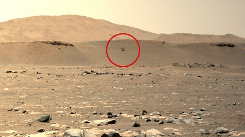 Mars helicopter photographs Mars rover - BBC News