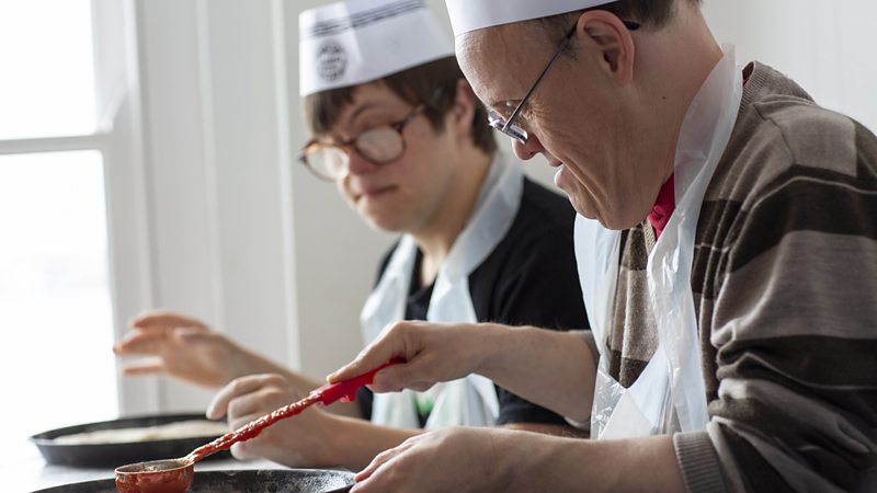 How people learn to cook without reading - BBC Food