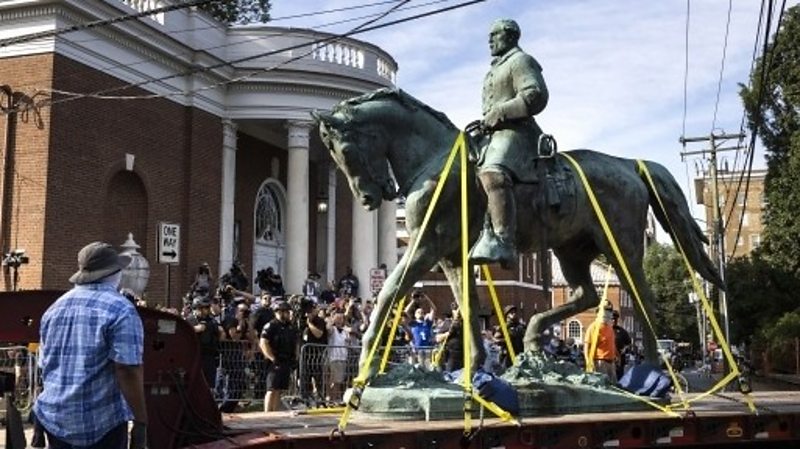 Robert E Lee: Confederate general statue to be turned into art - BBC News