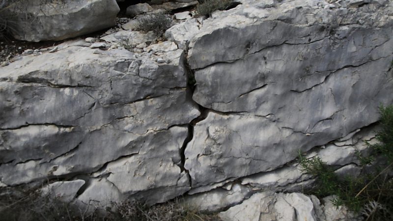 What is a limestone landscape? - BBC Bitesize