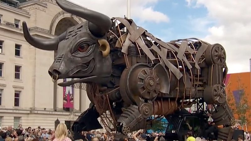 Birmingham Commonwealth Games: Ceremony bull to stay - BBC News
