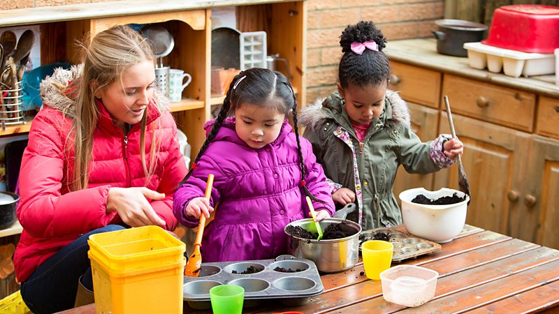 Stages of Play: 6 different ways your child will play - BBC Tiny Happy ...