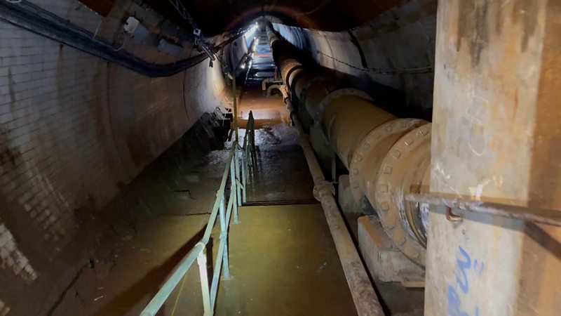 Inside the long-abandoned tunnel beneath the Clyde - BBC News