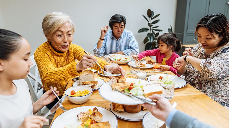 Here's how to create healthy eating habits with your child by eating ...