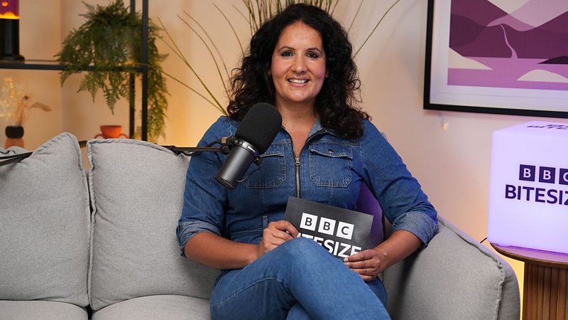 Supporting your teenager with friendship fall-outs - BBC Bitesize