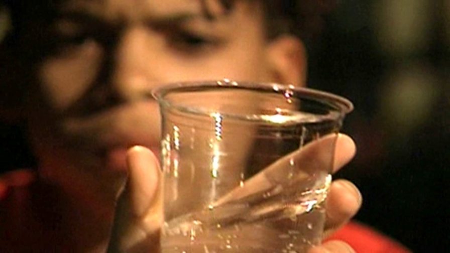 BBC Two - Science Clips, Gases around Us, Does gas weigh anything?