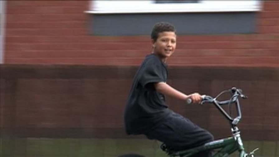 BBC Three - Born Survivors, Series 1, Kizzy: Mum at 14, Kizzy: Mum at 14