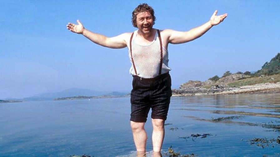 BBC Two - Rab C Nesbitt, Series 1, Holiday, Rab on holiday