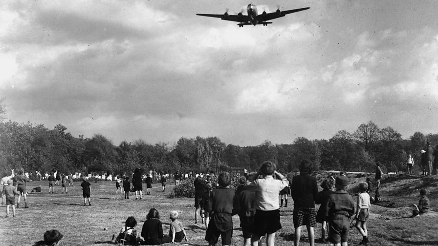 BBC World Service - Witness History, Remembering the Berlin Airlift