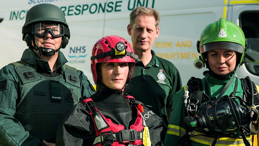 BBC Scotland - Paramedics on Scene