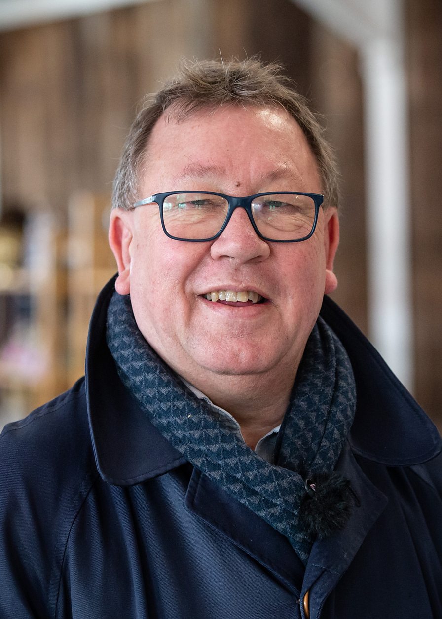 BBC One - Bargain Hunt - Mark Stacey