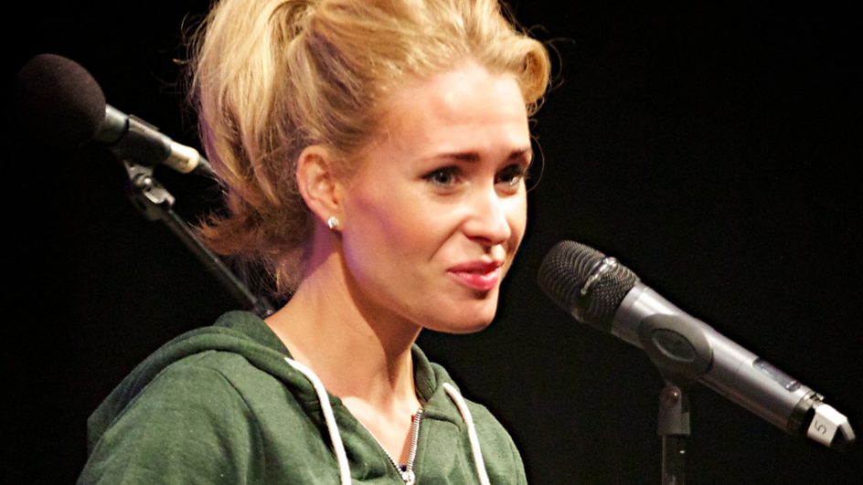 Classify British Comedienne