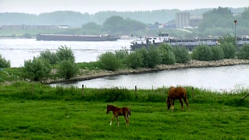 BBC Two - Geography in Animation, Flood defence - dyke construction on ...