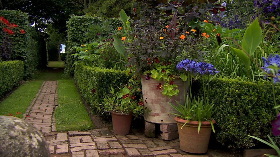BBC Two - Gardeners' World, 2013, Episode 11, Planting up summer bedding