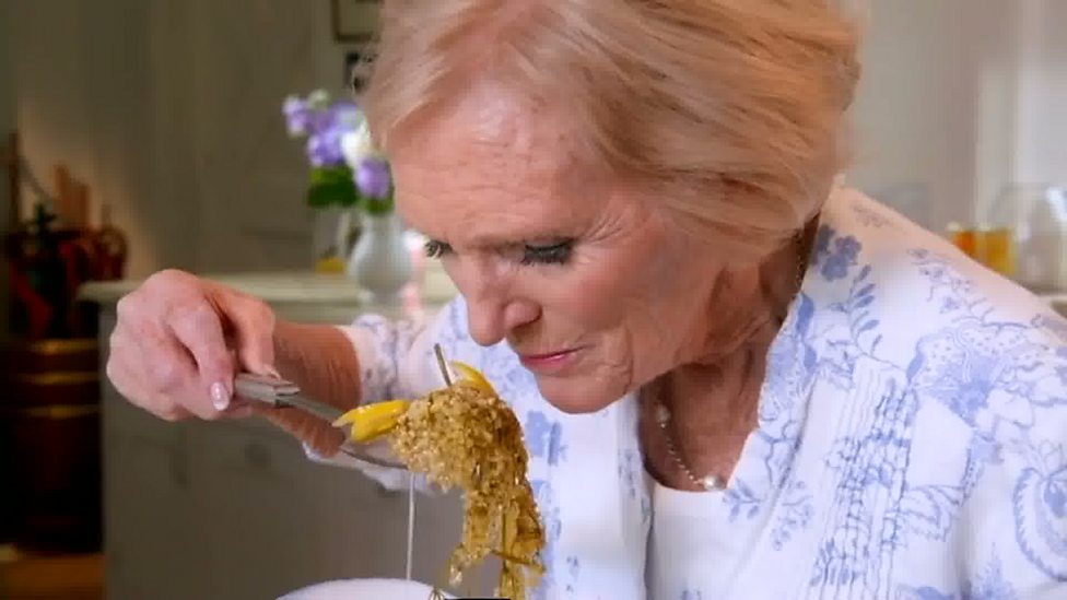 BBC Two - Mary Berry Cooks, Weekday Supper, Elderflower Cordial
