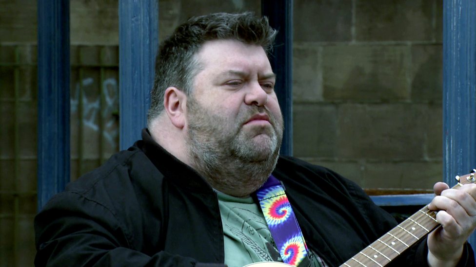 BBC Scotland - River City - 5 of Bob's finest musical moments in Shieldinch