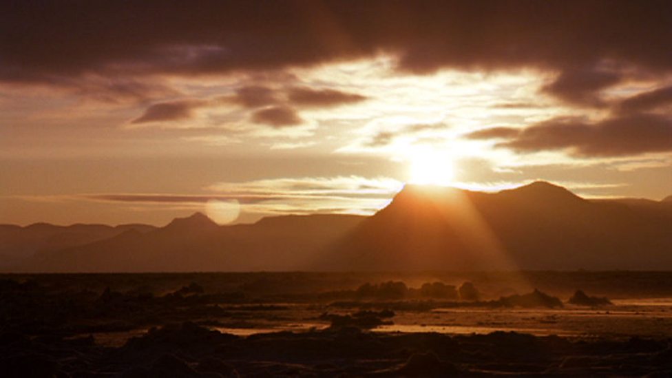 BBC One - Frozen Planet, To the Ends of the Earth, Polar seasons