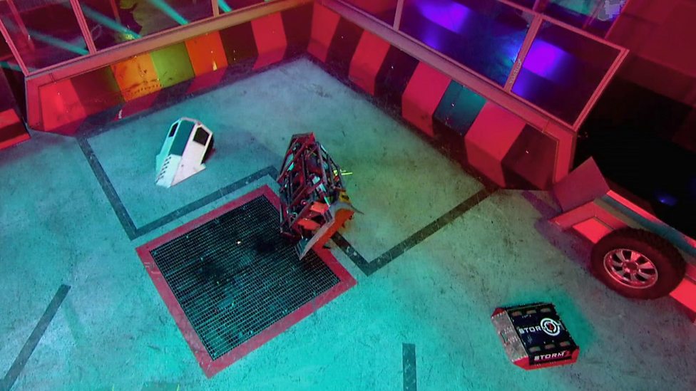 BBC Two - Robot Wars, Series 8, Episode 4, Apollo flips House Robot ‘Shunt’