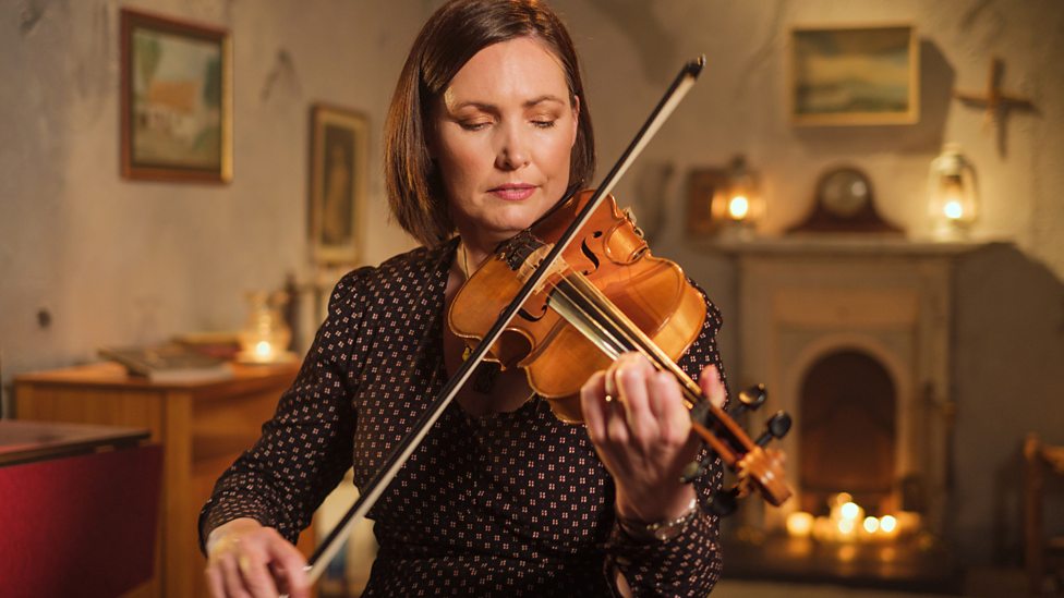 BBC Two - An Fhidil Bheo – Ceol an Northern Fiddler, Róisín McGrory ...
