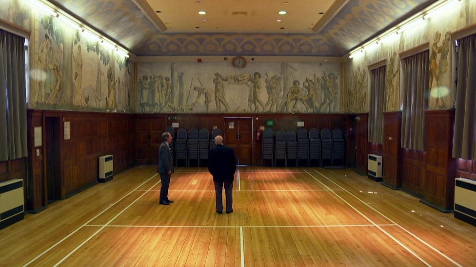 BBC One - Bargain Hunt, Series 61, Ardingly 3, Eric heads to Victory ...