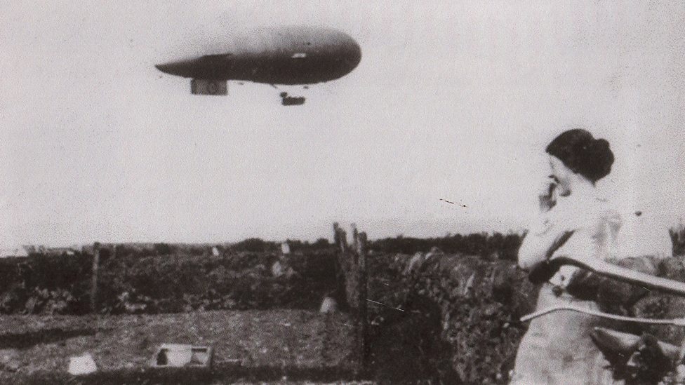 BBC - World War One At Home, The War in the Air - An airship coming in ...